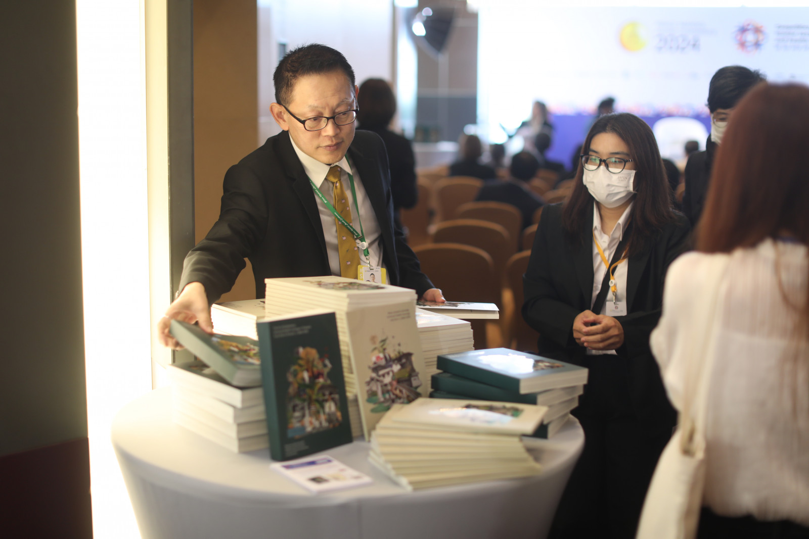 Launch of two new books unveiling the birth of UHC